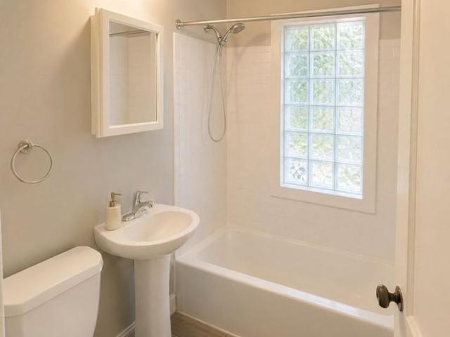 422 Pierce 2 Bedroom Apartment for Rent at 422 Pierce St N, St. Paul, MN 55104 Merriam Park East