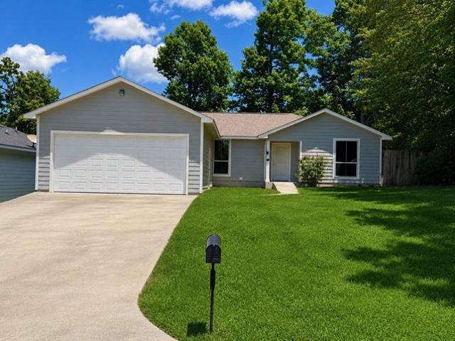 422 Pine Harbor Dr, Onalaska, TX 77360