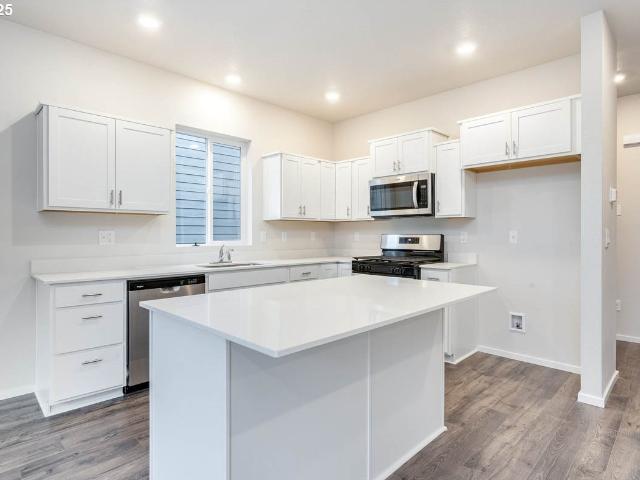 422 Reno ST NE