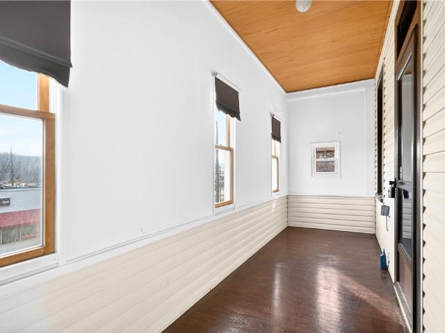422 W 7th Ave