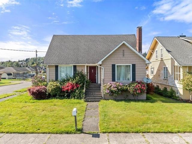 422 W 3rd St, Aberdeen, WA 98520