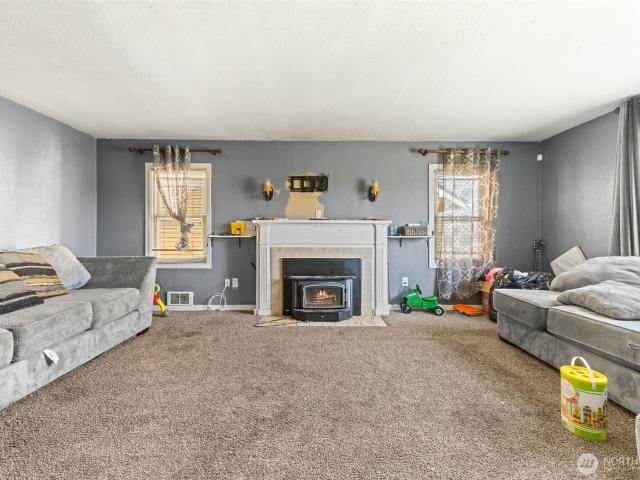 422 W 3rd Street
