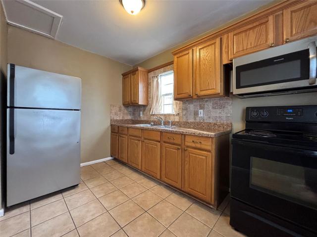 422 W Burleson Street