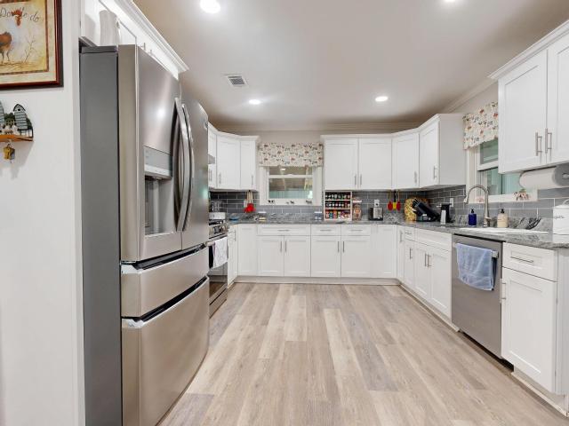 422 W Carter Avenue