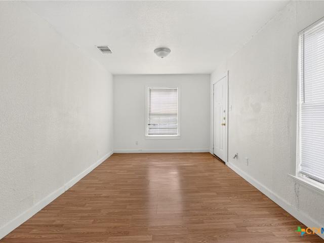 422 W Green Avenue
