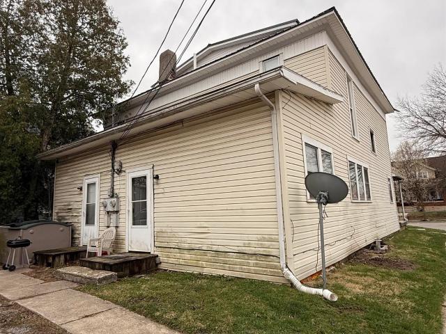 422 W Sycamore Street