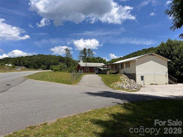 422 US Highway 19E, Spruce Pine, NC 28777