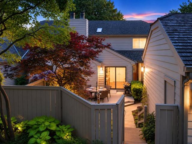 422 Valley View Rd Unit 0, Lake Barrington, IL 60010