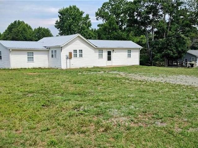 4235 Fuller Mill Rd N, Thomasville, NC 27360