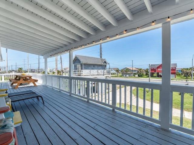 4235 San Jacinto Dr, Galveston, TX 77554
