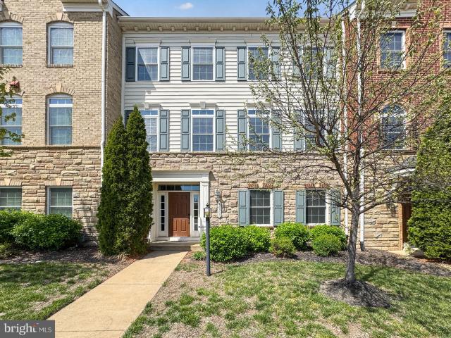 42365 Pine Forest Dr, Chantilly, VA 20152 | MLS #VALO2120 | Compass