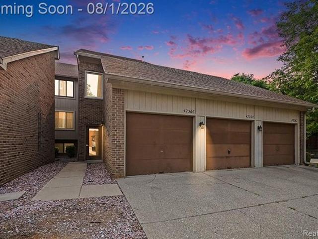 42366 Lochmoor St, Clinton Township, MI 48038