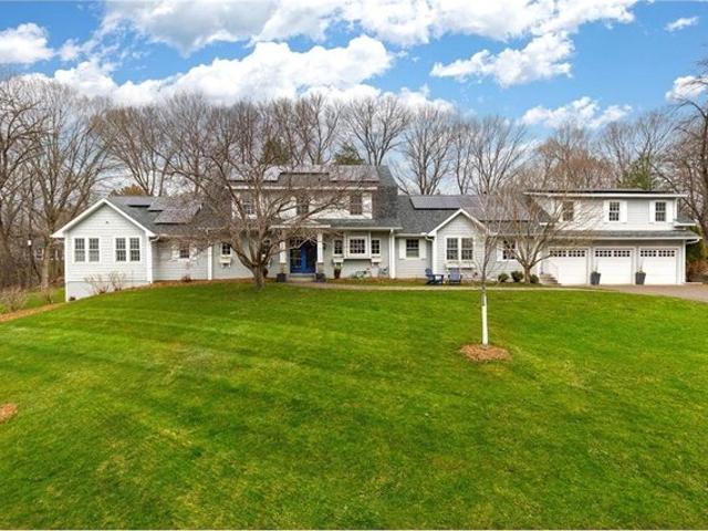 4236 Heathcote Rd, Deephaven, MN 55391