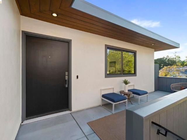 4238 Laguna Ave