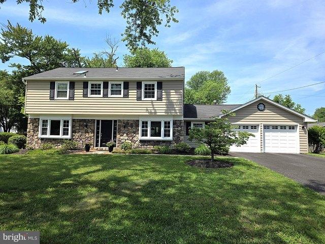4230 Majestic Ln, Fairfax, VA 22033