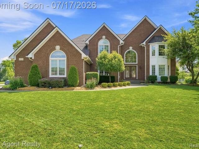 42316 Locklin Dr, Sterling Heights, MI 48314