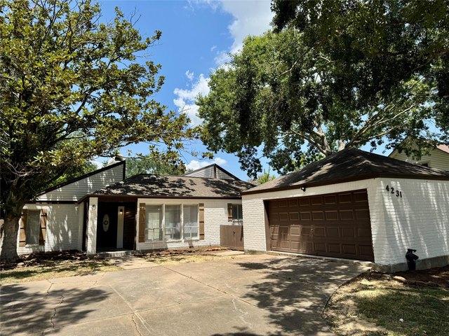 4231 Meadowbank Dr, Seabrook, TX 77586