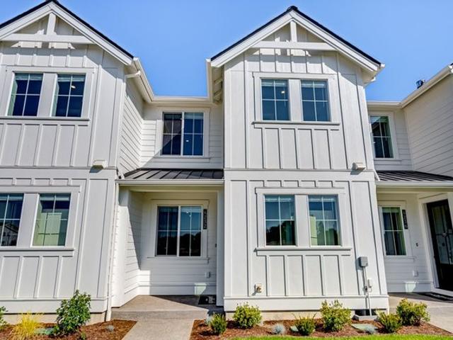 4232 SE Century Blvd, Hillsboro, OR 97129