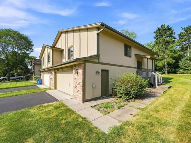 4233 Thornhill Ln, Saint Paul, MN 55127