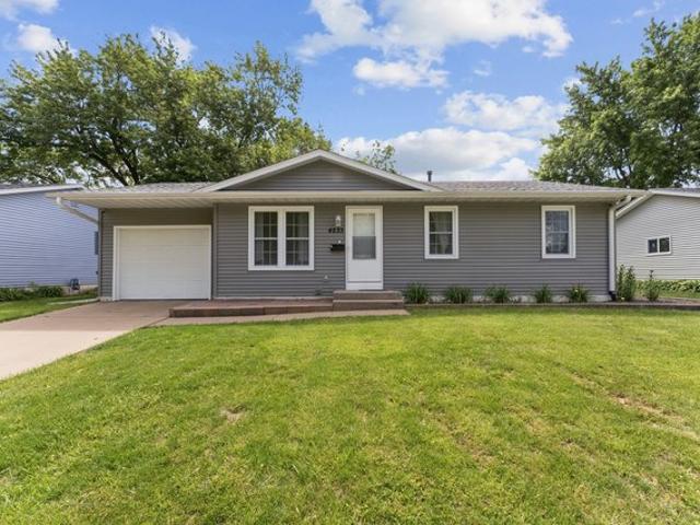 4233 Warren St, Davenport, IA 52806