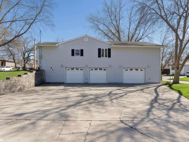 423 19th Street W