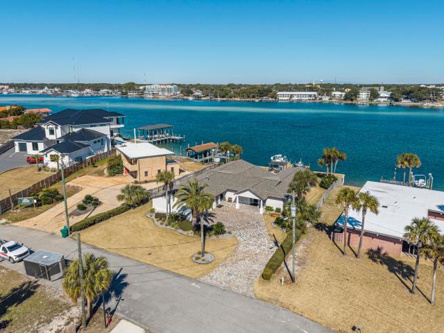 423 Caviar Dr, Fort Walton Beach, FL 32548 | MLS #995651 | Compass