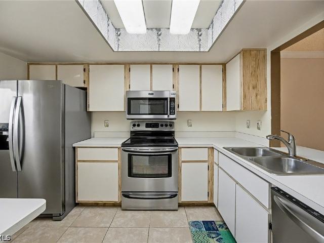 423 Cape Coral Pkwy W, Unit 202, Cape Coral, FL 33914 | MLS #2026028