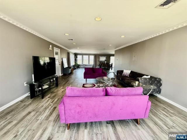 423 Bergen Boulevard
