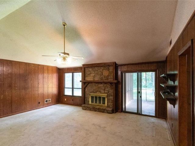423 Dartmoor Drive NW