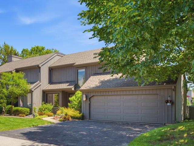 423 Deer Trail Hl, Lake Barrington, IL 60010