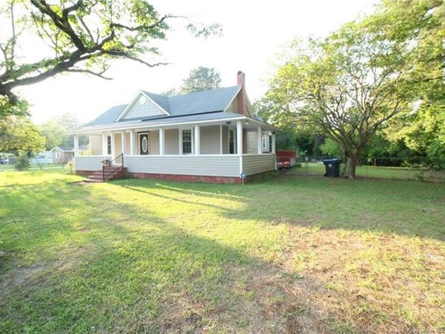 423 E Edinborough Ave, Raeford, NC 28376