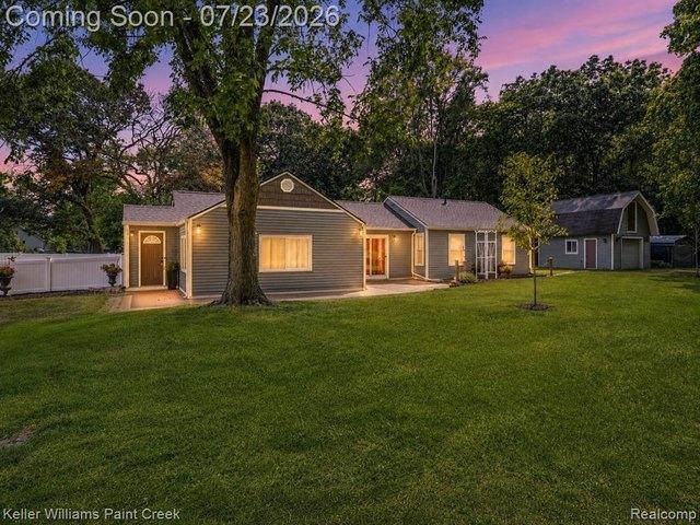 423 East Rd, Holly Vlg, MI 48442