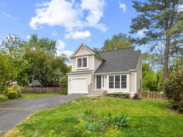 423 Foxridge Dr SW, Leesburg, VA 20175