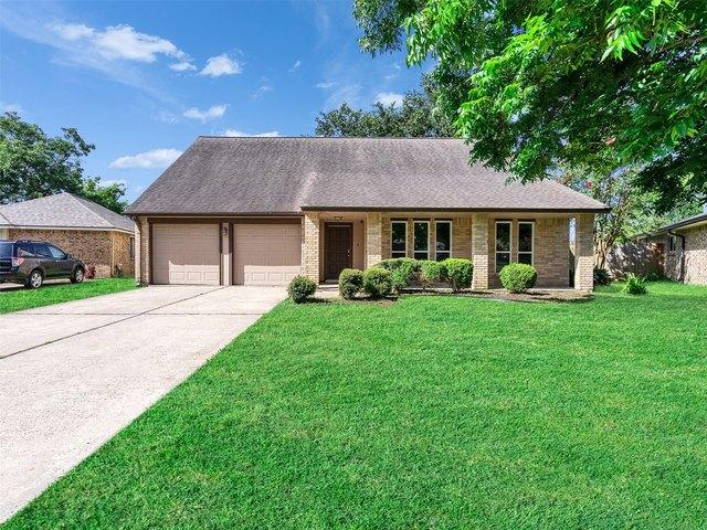 423 Forest Hills Dr, League City, TX 77573
