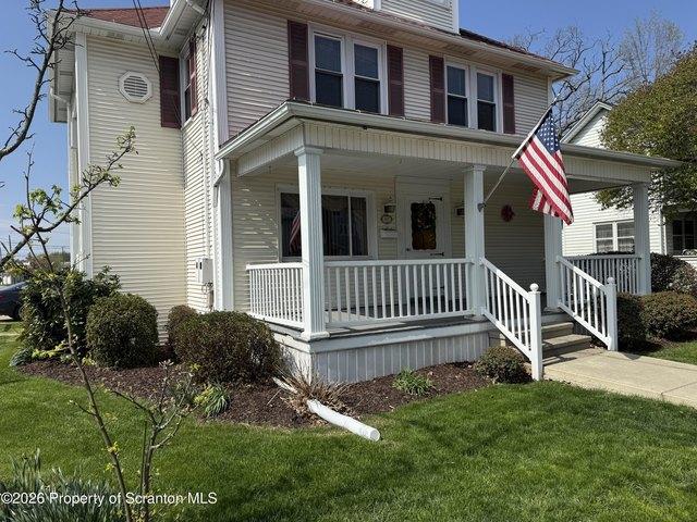 423 Keystone Ave, Peckville, PA 18452