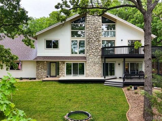 423 Hillside Rd, Lake Ozark, MO 65049