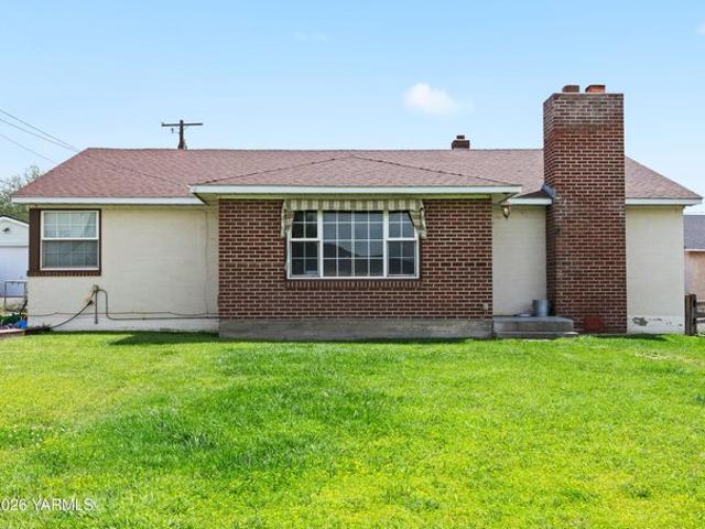 423 S 41st St, Yakima, WA 98901