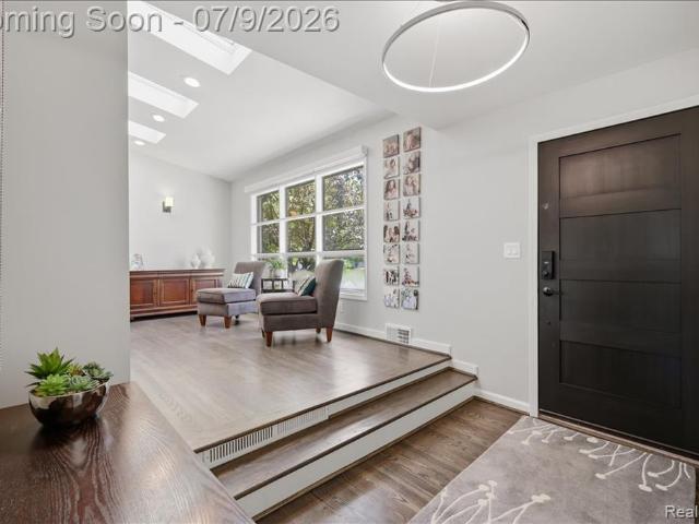 423 S Cranbrook Cross Road