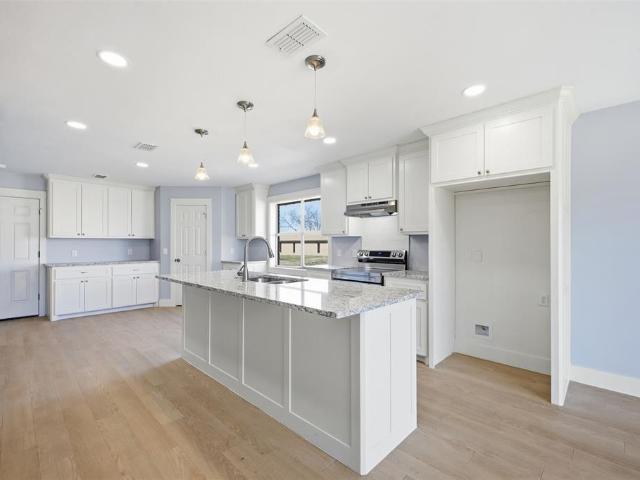 423 S Davis
