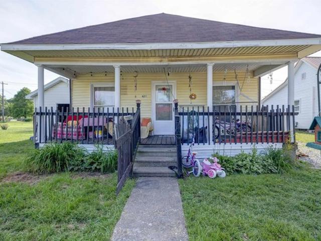 423 S Jackson St, Oakland City, IN 47660