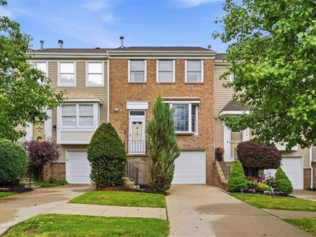 423 Parkridge Ln, Coraopolis, PA 15108