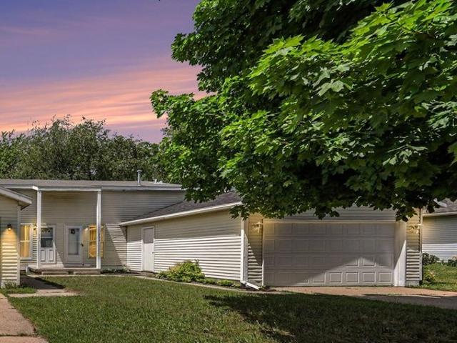 423 Pine Place St SE, Grand Rapids, MI 49548