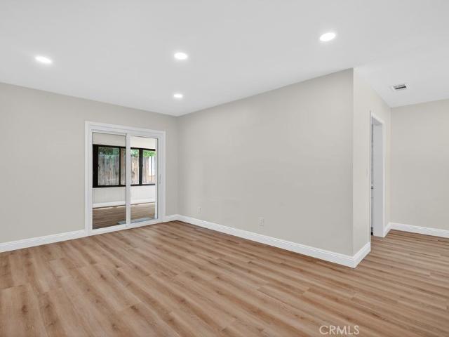 423 W Avenue L
