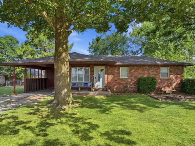 423 W Commercial St, Inola, OK 74036