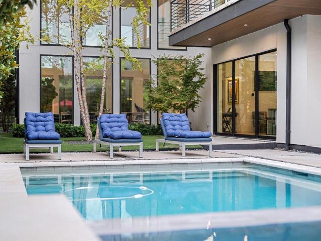 423 W Colorado Boulevard