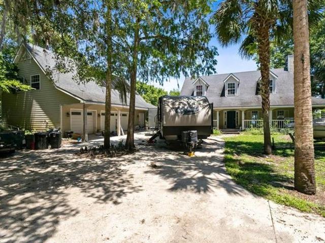 423 Whitcomb Dr, Geneva, FL 32732