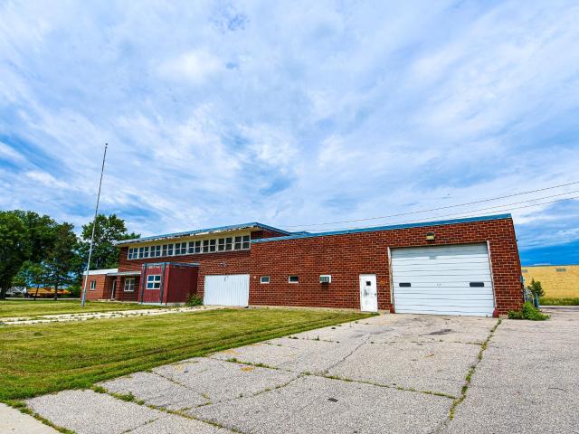 423 Zeh Street W