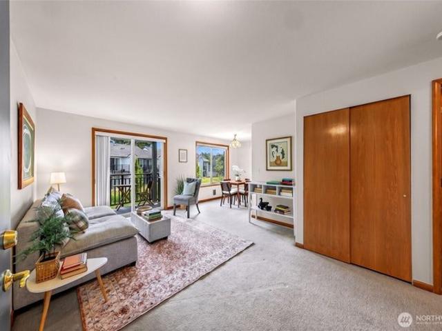 4244 Wintergreen Cir Apt 270, Bellingham, WA 98226