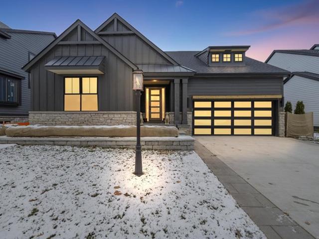 42451 Magnolia Dr, Sterling Heights, MI 48314
