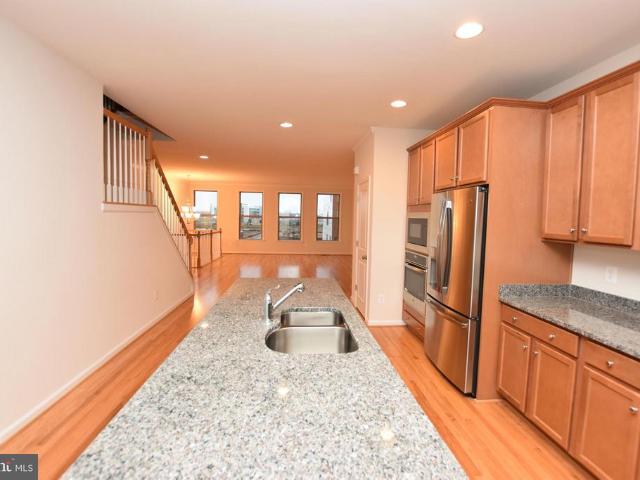 42452 Dogwood Glen Square